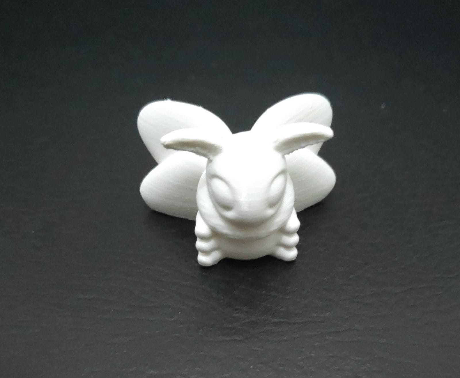 Sitting Moth 3D model 3D printable | CGTrader